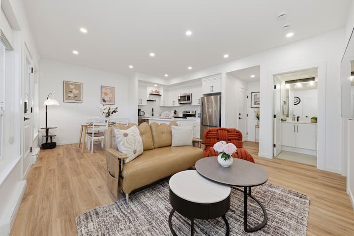 Cozy Designer 2br Suite | Near Event Centre - Langley