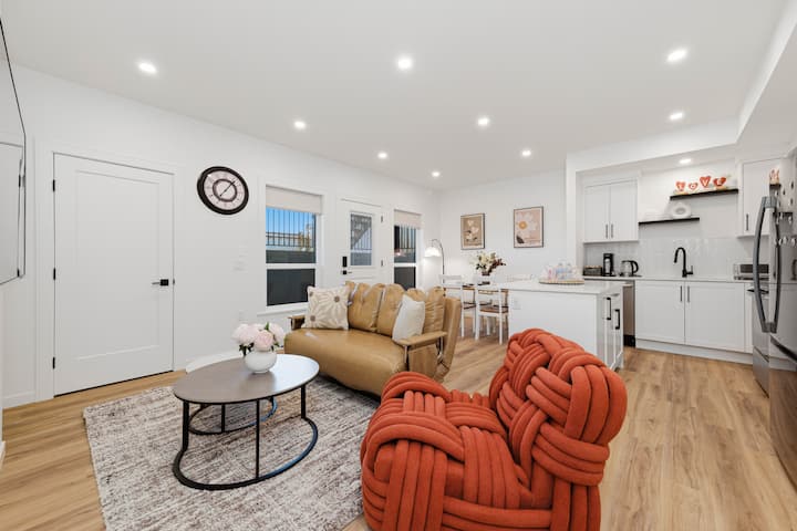 Cozy Designer 2br Suite | Near Event Centre - Langley