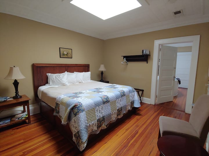 Iron Horse Station - King Pullman 213 - Hot Springs, NC