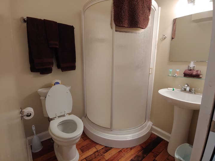 Iron Horse Station - Pullman Room 204 - Hot Springs, NC