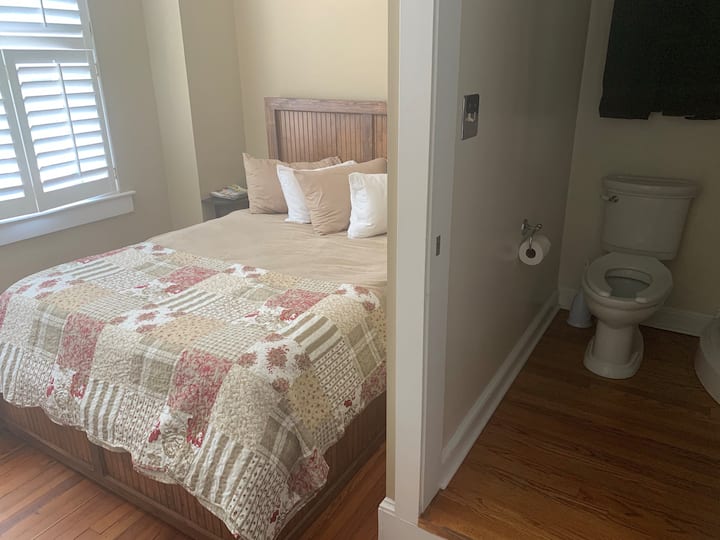 Iron Horse Station - Pullman Room 207 - Hot Springs, NC