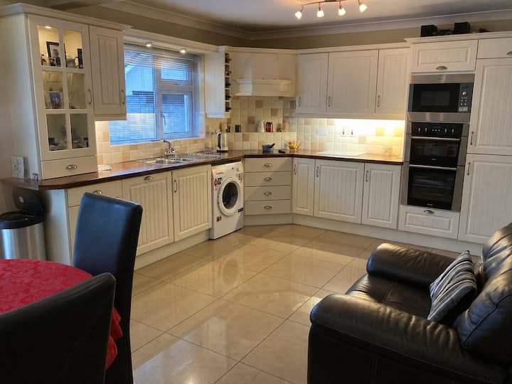 Modern Stylish 3-bed Home Sleeps 7 - Galway