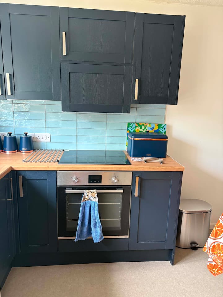 Number One - A Colourful Family Friendly Space! - Lulworth Cove