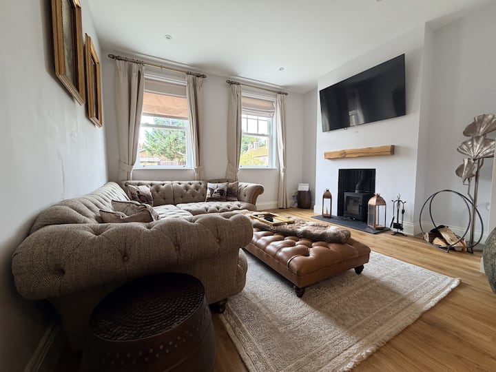 Willow Lodge · Kilham Cottage With Hot Tub - Driffield