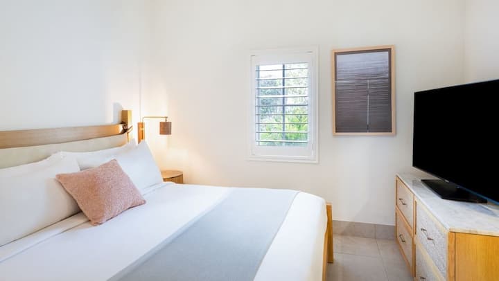 Tropical Pool Suite | 1.5 Mi To The Kampong - Islamorada, FL