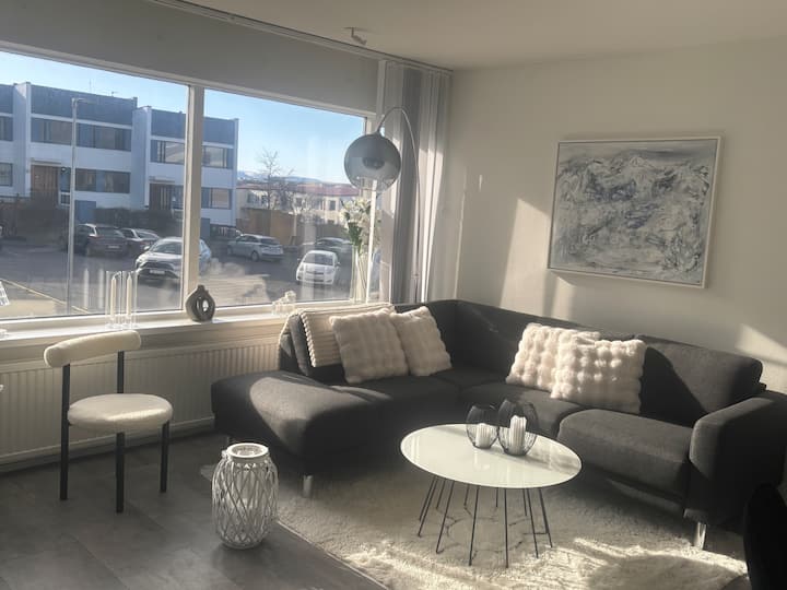 First Floor Apartment With Balcony - Islandia