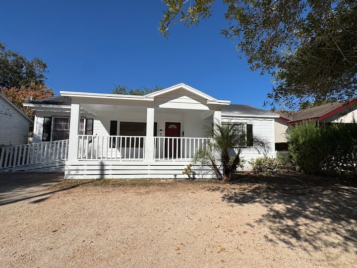 4br Cozy & Spacious Relaxing Stay - Brownsville, TX