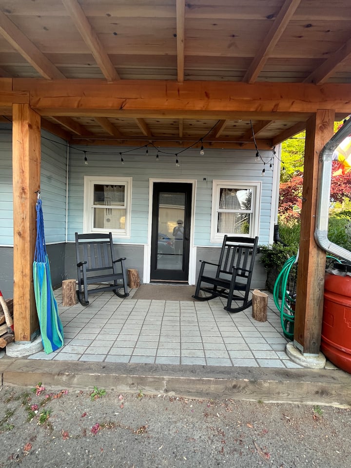 Daylight Basement In Charming Manette - Port Orchard, WA