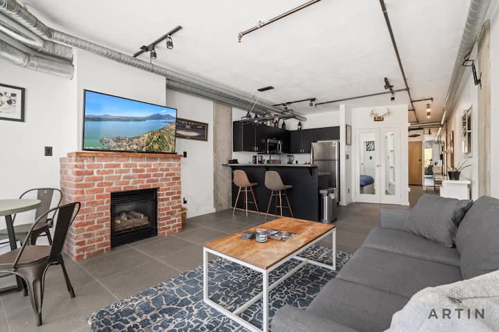 Heritage 1br Gastown Gem | In-suite Laundry - Vancouver