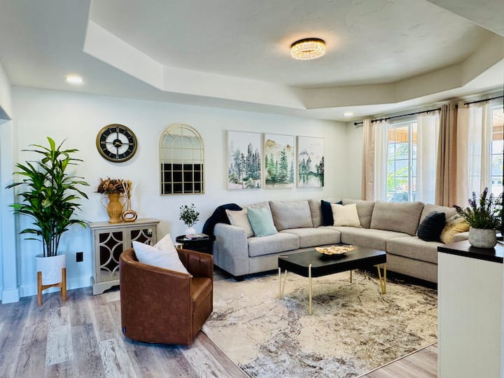 Gorgeous Two-bed + Bonus Space In Updated Duplex - Idaho Falls, ID