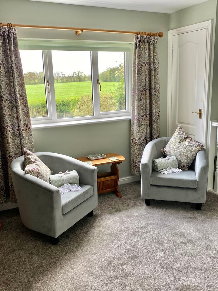 Lilac Cottage Luxury King. Bathroom, Own Access. - Ormskirk