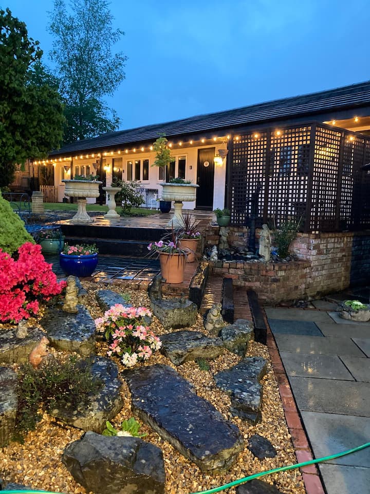 Lilac Cottage Luxury King. Bathroom, Own Access. - Ormskirk