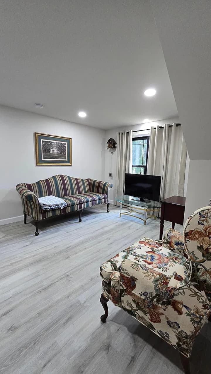 Quiet, Furnished Stay With Easy Parking. - Warrenton, VA