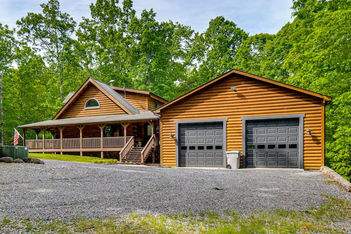 Hot Tub & Patio: Bedford Log Cabin On 10 Acres! - Smith Mountain Lake, VA