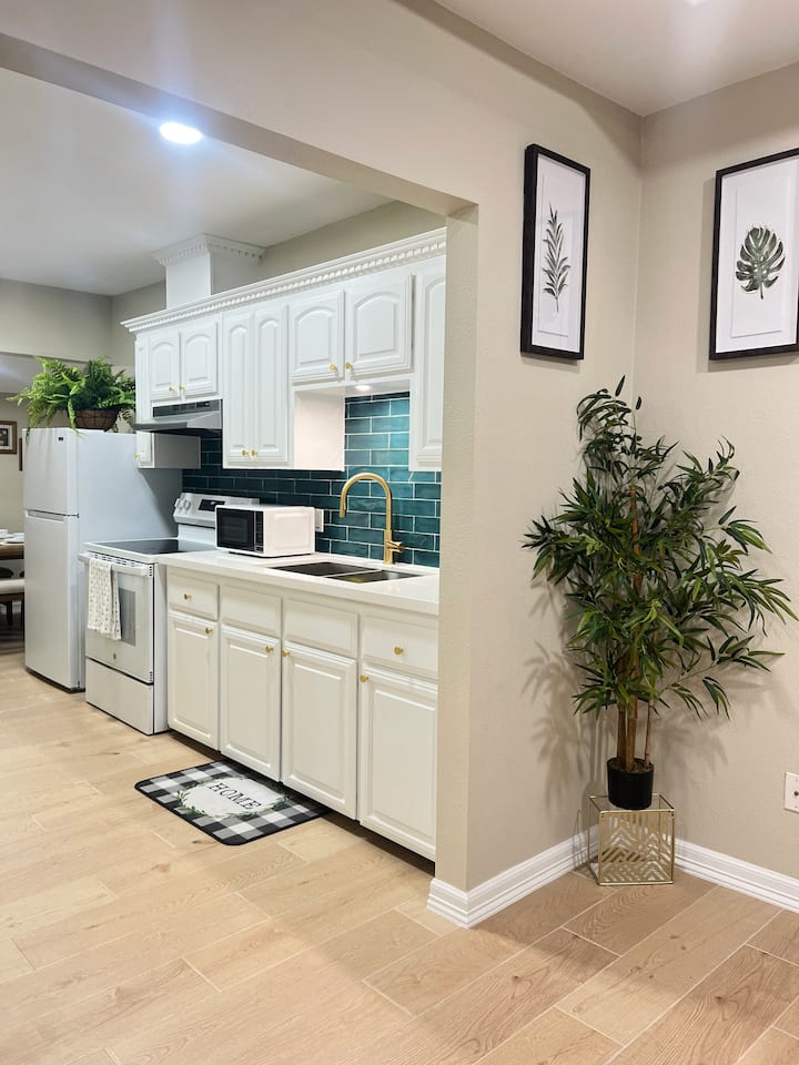 Mcallen Downtown Home (10th Street & Old 83) - McAllen, TX