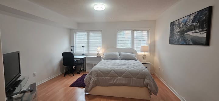 New Renovated 5 Bed Rooms House 5 Bedroom 8 Guest - Toronto