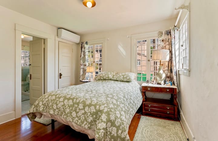 Newly Decorated 2 Bedroom 2 Bed 1 Bath Apartment - Sierra Madre, CA