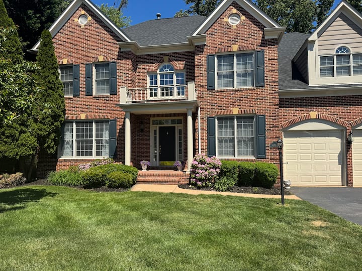 Retro Apartment Two Blocks From Trump Club - Herndon, VA