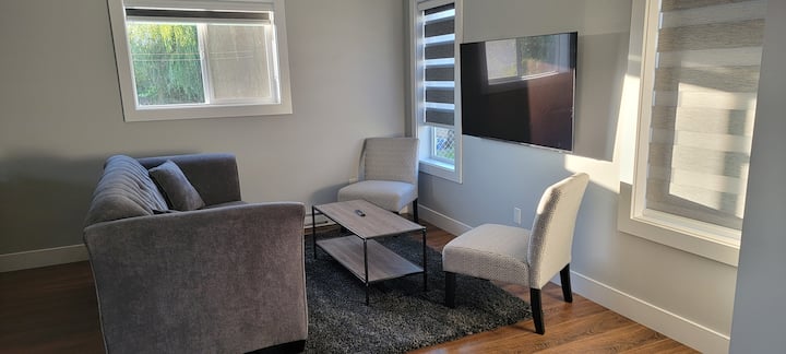 Unwind In A Quiet, Stylish Space - Victoria