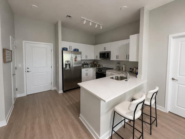 Modern Luxe Retreat W/ Workspace Close To Metlife - New York