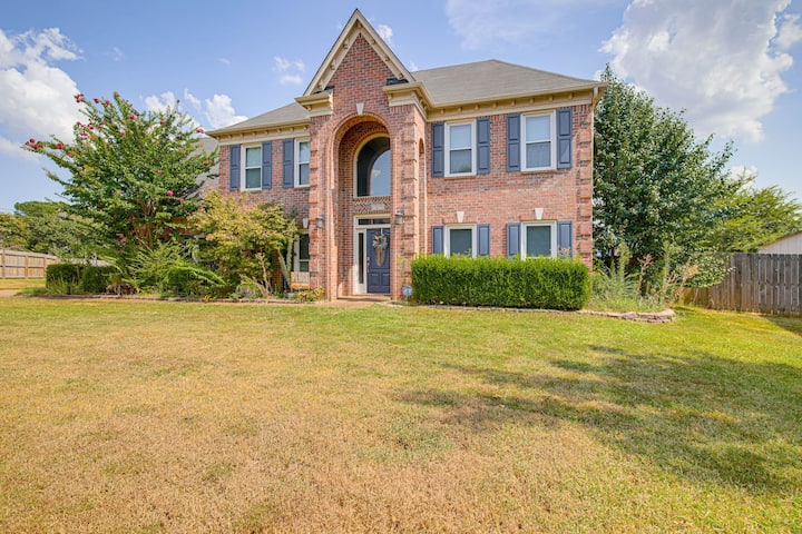 Sleeps 12 • Kids Playground • Fire Pit + Bbq Patio - Memphis, TN