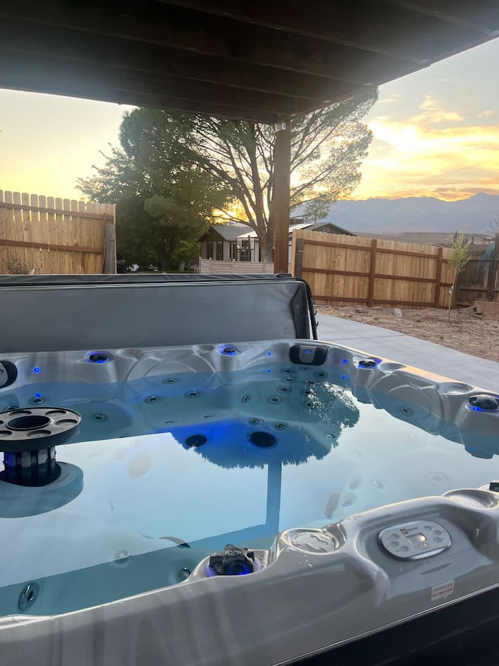 Zion Walkout Basement Apartment With Hot Tub. - Hurricane, UT