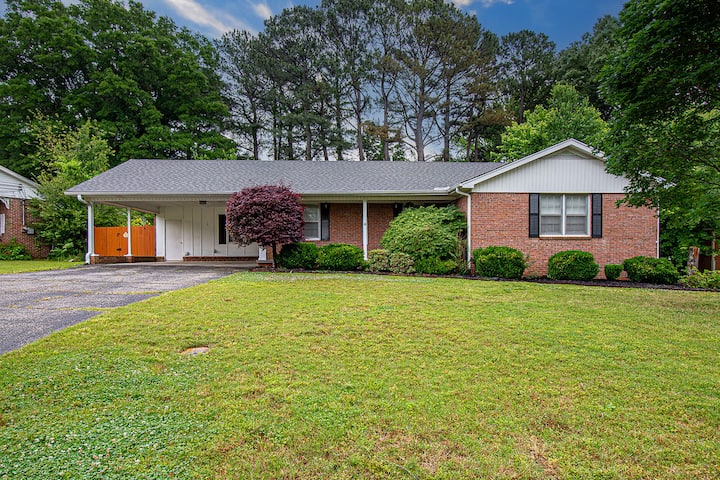Pet Friendly 3br Near Hospital - Jackson, TN