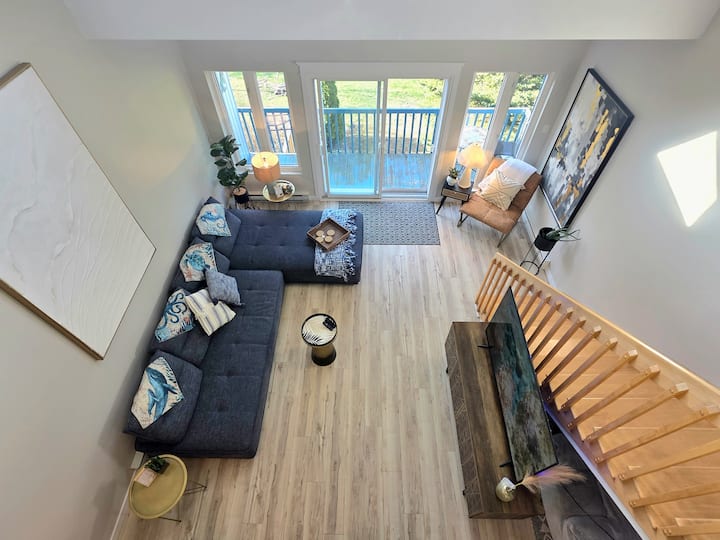 Waterfront Loft Retreat With Soaker Tub - Shediac