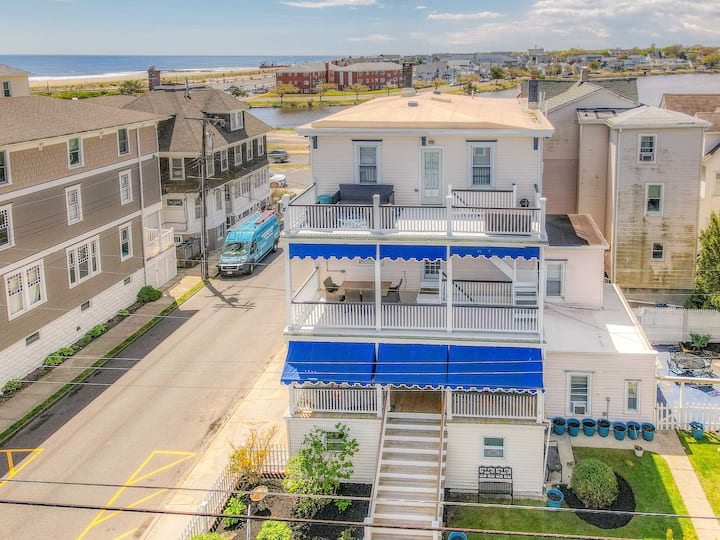 Spacious 3-level Beach House W/6 Bedrooms/5 Baths - Deal, NJ