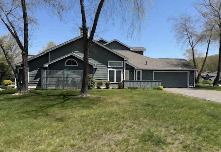 Two Bedroom Two Bath Condo, Pool, Garage - Splash Park, Groton