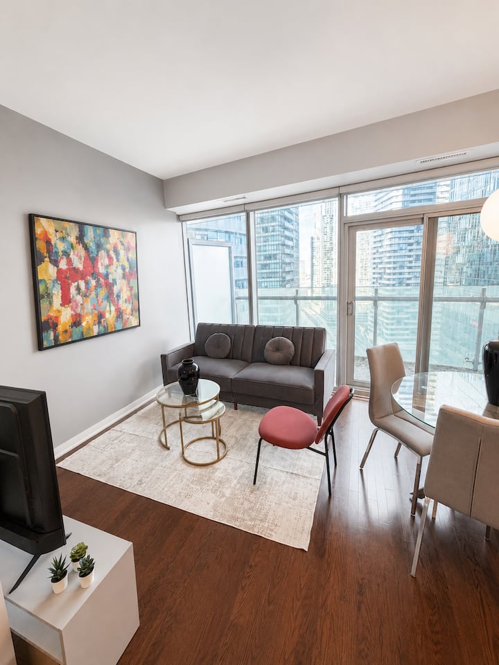 New - Executive 1br Suite • Financial District. - Toronto