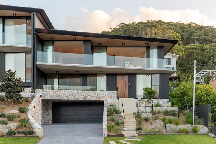 Casa Celeste, Grand Architectural Residence - Stanwell Park