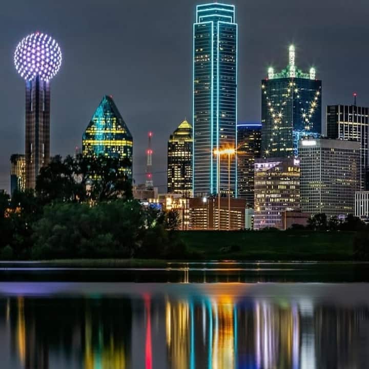 Colorful Downtown Oasis|skyline Views|rooftop Pool - Main Street District - Dallas