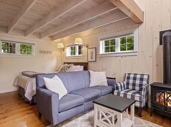 Sunapee Harbor Cottage #4: Peaceful Post-and-beam - Sunapee, NH