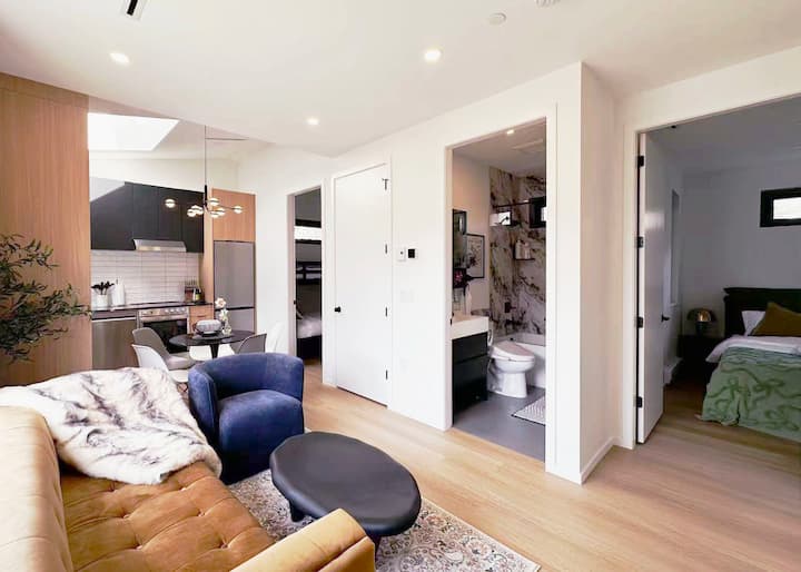 Brand New Kitslano Retreat （Air Conditioned) - Canada