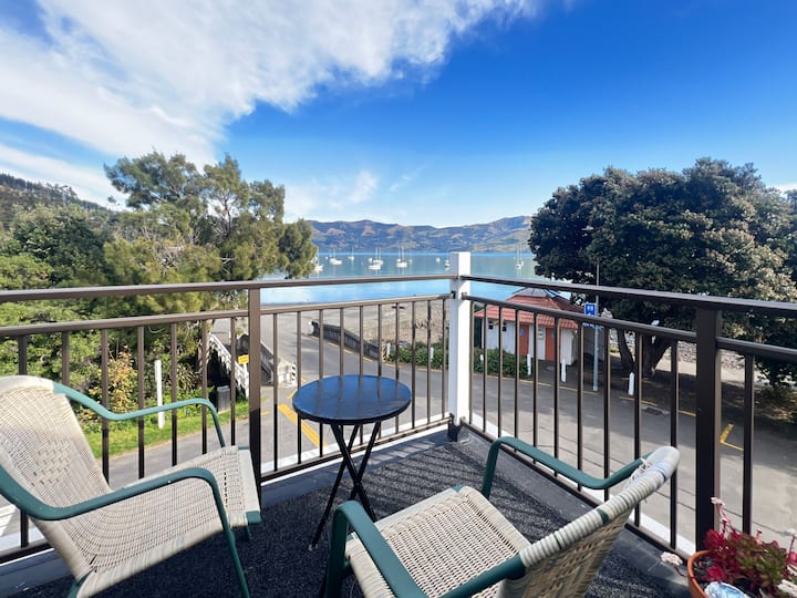Waterfront 2-bedroom Harbour View Apartment - Akaroa