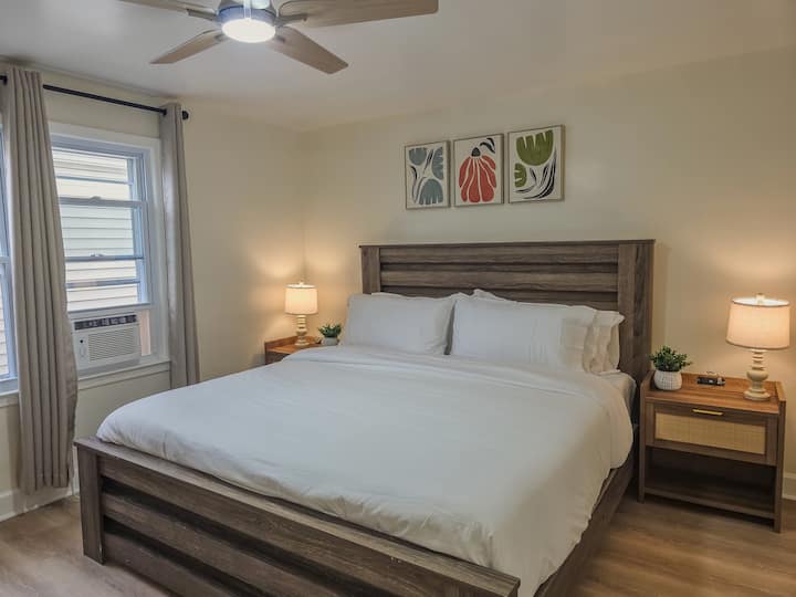 Stylish King Suite | 1br Upper | 6 Min Tothe Falls - Niagara Falls, NY