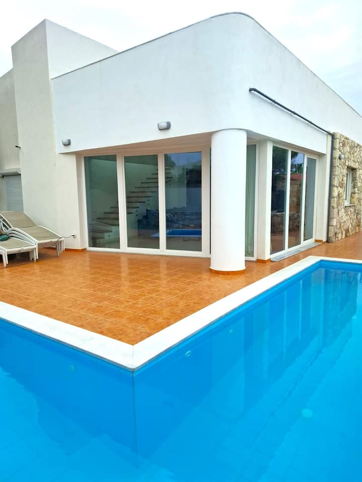 Villa Ira With Private Pool Near The Beach - Hanía