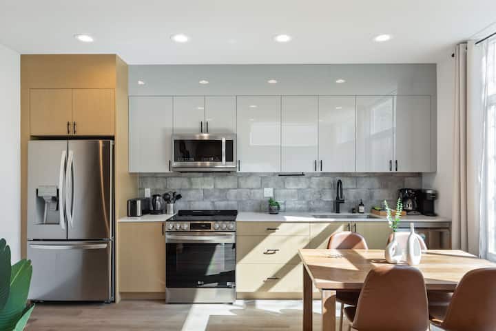 2b2b Close To Downtown W/ City & Mountain Views - State of Washington