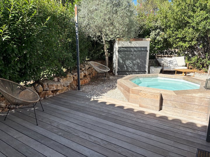 Bastidon Avec Jacuzzi, Au Calme Absolu - Nans-les-Pins