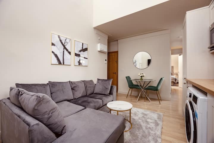 Stylish One Bed Central Ls1 Location - Leeds