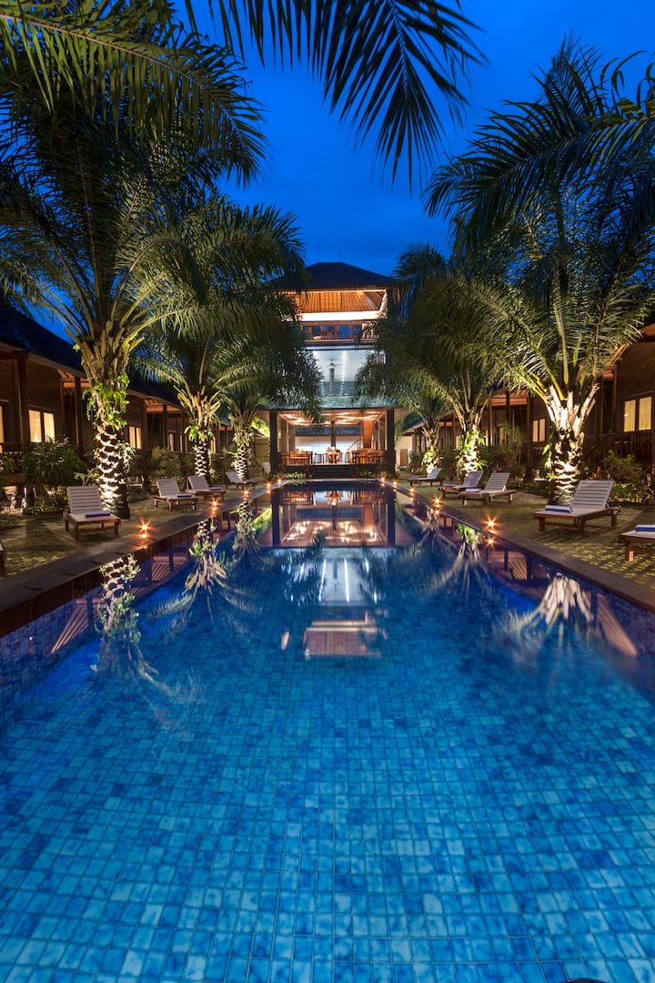 One Bedroom Wooden House By The Pool - Mataram