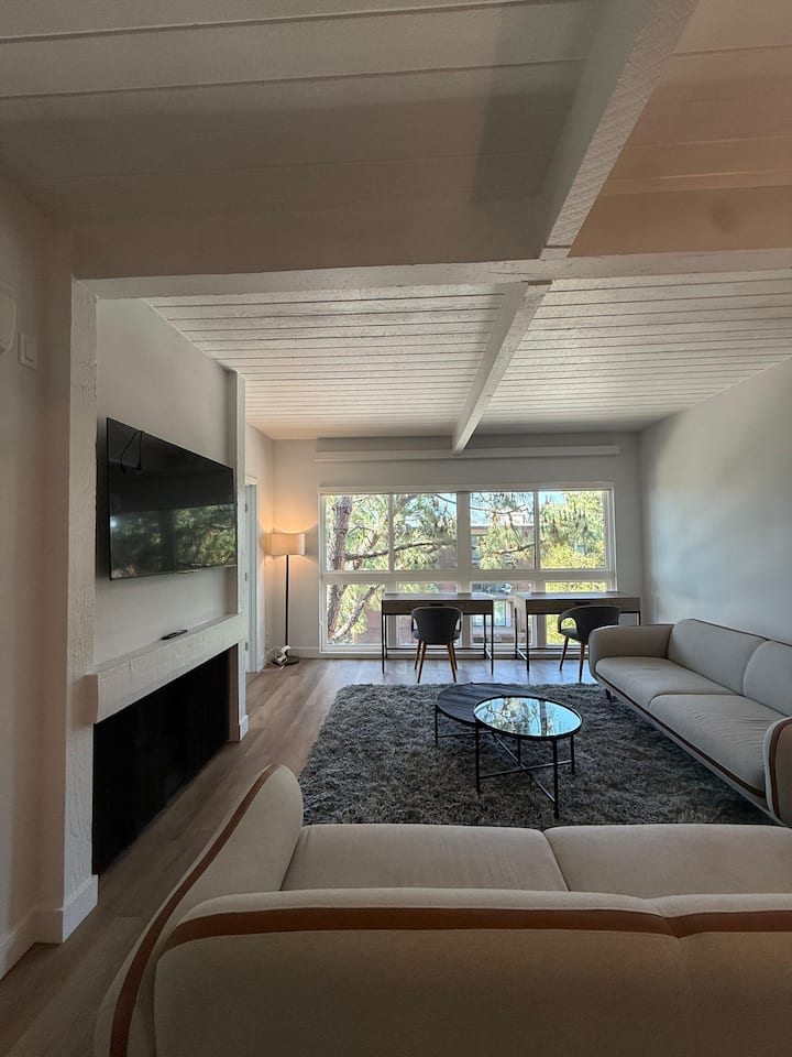 Luxury 2br Oasis Near Beach & Marina - Venice Beach, CA