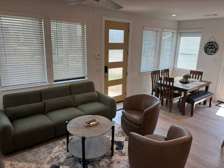 New 3br Indigo Home | King Bed | Private Balcony! - Richmond, TX