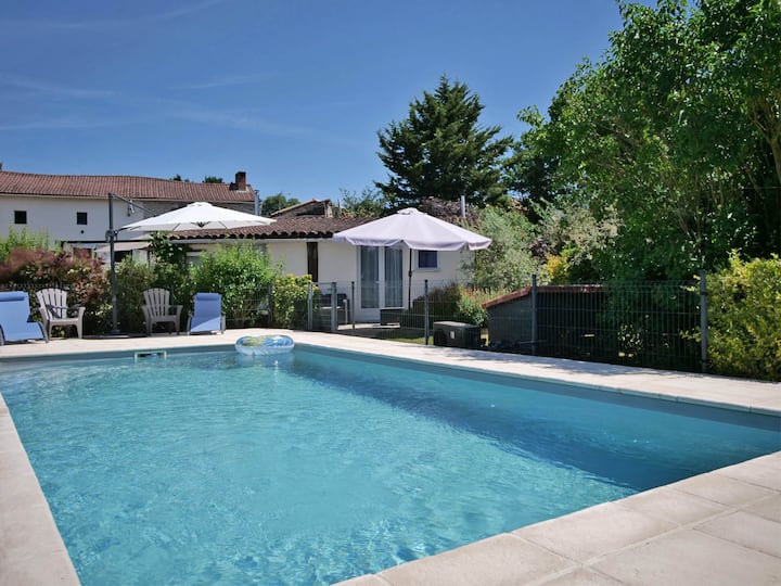 Peaceful Country Gîte With Heated Pool - Vendée