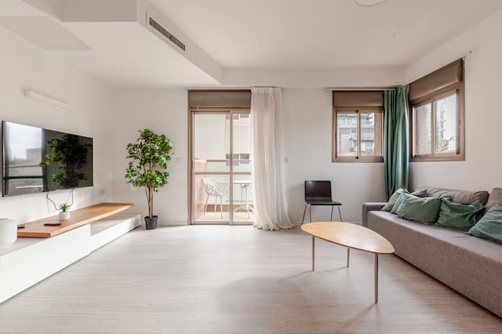 Breezhouse Yona Beach Mamad 2 Br Cozy Balcony - Tel-Aviv