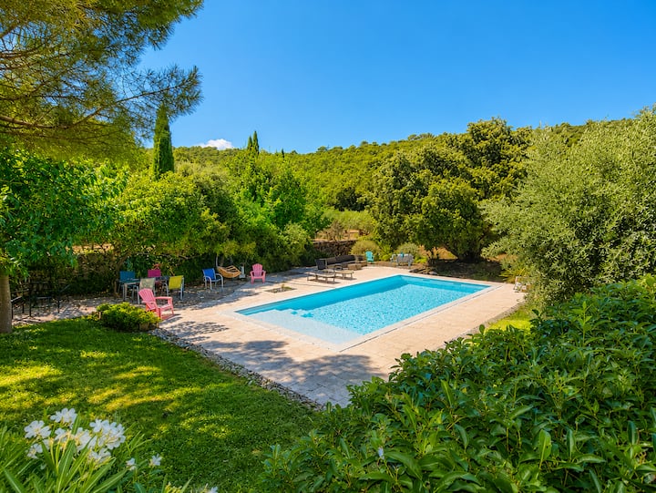 Villa ÉVasion Terrain 5000m2, Piscine,nature,calme - Toulon