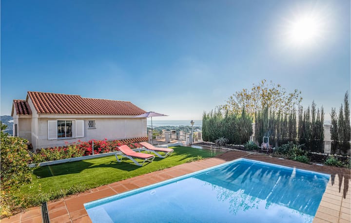 Beautiful Home In Sant Cebrià De Vallalt - Calella