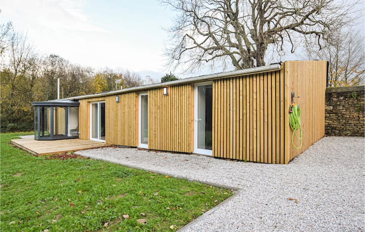 3 Bedroom Lovely Home In Clitourps - Saint-Vaast-la-Hougue