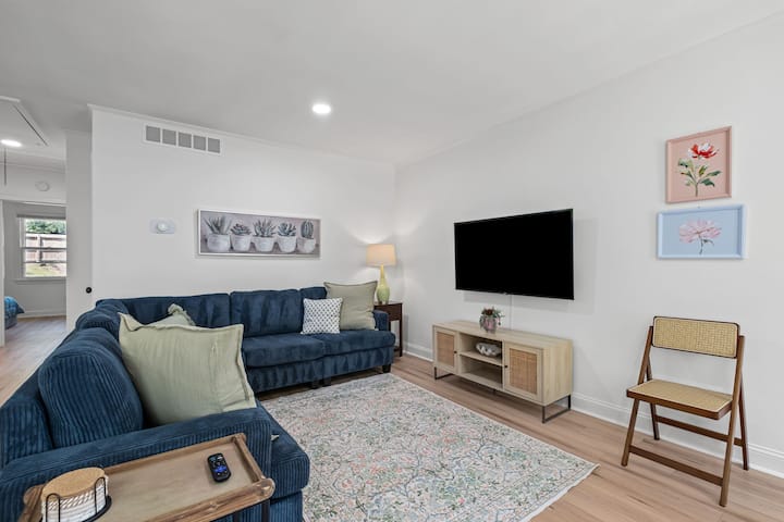 Family 2 Kitchens & 2 Living Rooms Prime Location - Memphis, TN